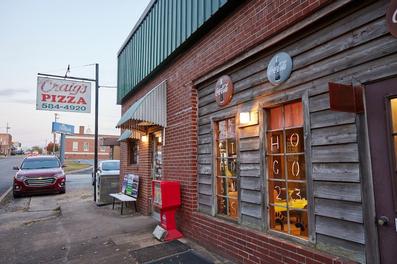Craig's Pizza House | West TN Waterfront Experience